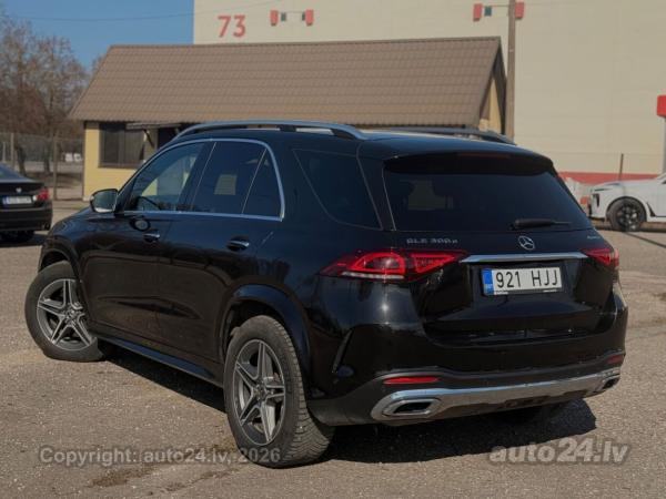 Melns Mercedes-Benz GLE-Class 2019 Tartu, ar dzinēja tilpumu 2.00 L un nobraukumu 174 tūkst. km par 36990 €, foto 2 vietnē AUTOMOTO.COM.LV
