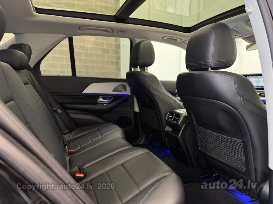 Black Mercedes-Benz GLE-Class 2019 in Tallinn, with an engine capacity of 0.00 L and mileage of 115 thousand km for 47990 €, photo 19 on AUTOMOTO.COM.LV