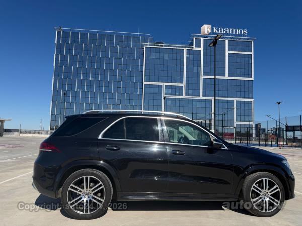 Melns Mercedes-Benz GLE-Class 2019 Tallina, ar dzinēja tilpumu 2.00 L un nobraukumu 95 tūkst. km par 39900 €, foto 3 vietnē AUTOMOTO.COM.LV