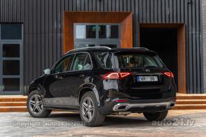 Melns Mercedes-Benz GLE-Class 2021 Rīga, ar dzinēja tilpumu 1.99 L un nobraukumu 60 tūkst. km par 51000 €, foto 4 vietnē AUTOMOTO.COM.LV