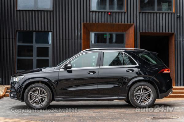 Black Mercedes-Benz GLE-Class 2021 in Riga, with an engine capacity of 1.99 L and mileage of 60 thousand km for 51000 €, photo 6 on AUTOMOTO.COM.LV