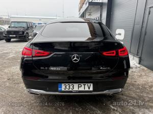 Melns Mercedes-Benz GLE-Class 2022 Tallina, ar dzinēja tilpumu 2.00 L un nobraukumu 144 tūkst. km par 67900 €, foto 5 vietnē AUTOMOTO.COM.LV