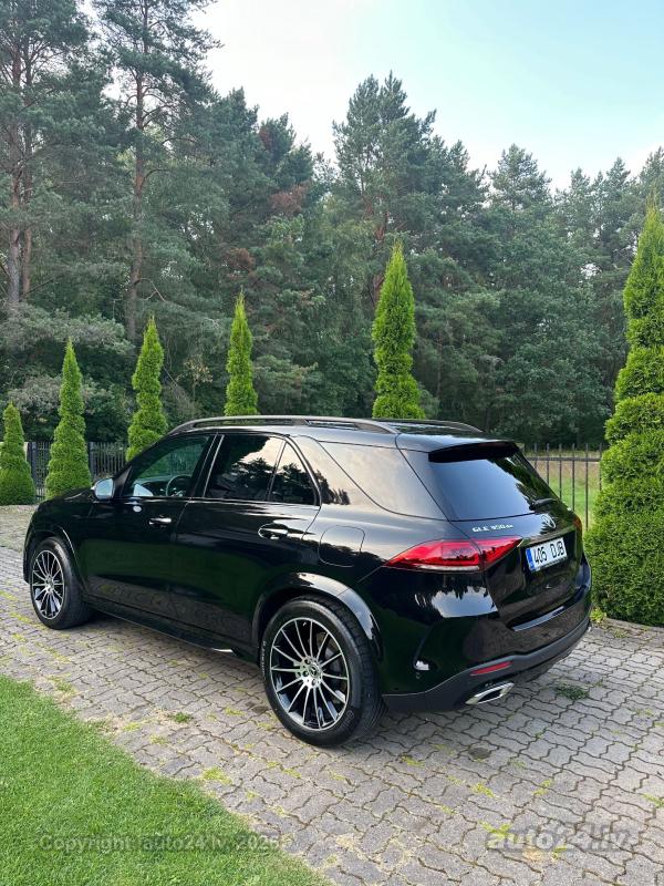 Melns Mercedes-Benz GLE-Class 2023 Tallina, ar dzinēja tilpumu 2.00 L un nobraukumu 32 tūkst. km par 82500 €, foto 3 vietnē AUTOMOTO.COM.LV