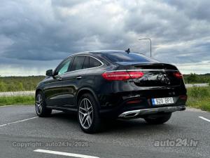 Melns Mercedes-Benz GLE-Class 2015 Hāpsalu, ar dzinēja tilpumu 3.00 L un nobraukumu 196 tūkst. km par 27000 €, foto  vietnē AUTOMOTO.COM.LV