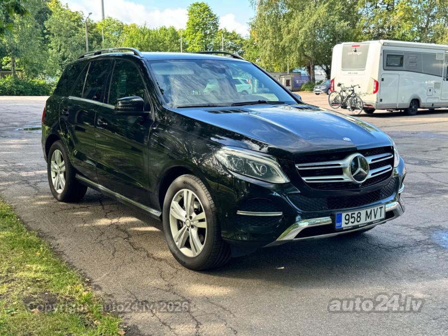 Melns Mercedes-Benz GLE-Class 2015 Tallina, ar dzinēja tilpumu 3.00 L un nobraukumu 328 tūkst. km par 26000 €, foto 1 vietnē AUTOMOTO.COM.LV