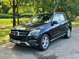 Melns Mercedes-Benz GLE-Class 2015 Tallina, ar dzinēja tilpumu 3.00 L un nobraukumu 328 tūkst. km par 26000 €, foto 3 vietnē AUTOMOTO.COM.LV