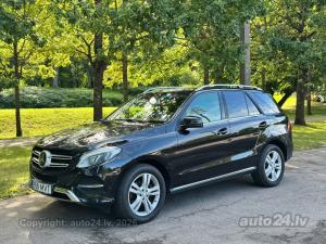 Melns Mercedes-Benz GLE-Class 2015 Tallina, ar dzinēja tilpumu 3.00 L un nobraukumu 328 tūkst. km par 26000 €, foto 4 vietnē AUTOMOTO.COM.LV