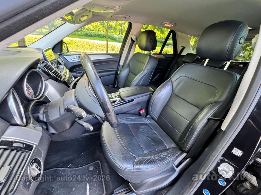 Melns Mercedes-Benz GLE-Class 2015 Tallina, ar dzinēja tilpumu 3.00 L un nobraukumu 328 tūkst. km par 26000 €, foto 10 vietnē AUTOMOTO.COM.LV
