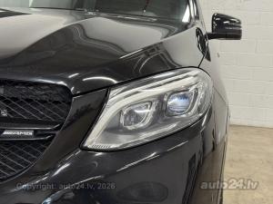 Melns Mercedes-Benz GLE-Class 2017 Tallina, ar dzinēja tilpumu 5.50 L un nobraukumu 191 tūkst. km par 29995 €, foto 10 vietnē AUTOMOTO.COM.LV
