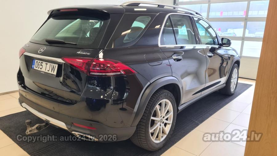 Melns Mercedes-Benz GLE-Class 2020 Tartu, ar dzinēja tilpumu 2.00 L un nobraukumu 220 tūkst. km par 35700 €, foto 4 vietnē AUTOMOTO.COM.LV