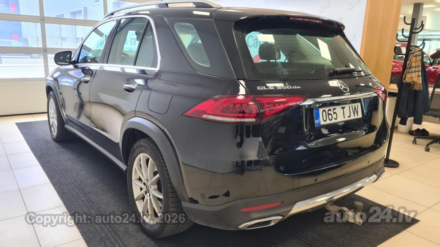 Melns Mercedes-Benz GLE-Class 2020 Tartu, ar dzinēja tilpumu 2.00 L un nobraukumu 220 tūkst. km par 35700 €, foto 5 vietnē AUTOMOTO.COM.LV