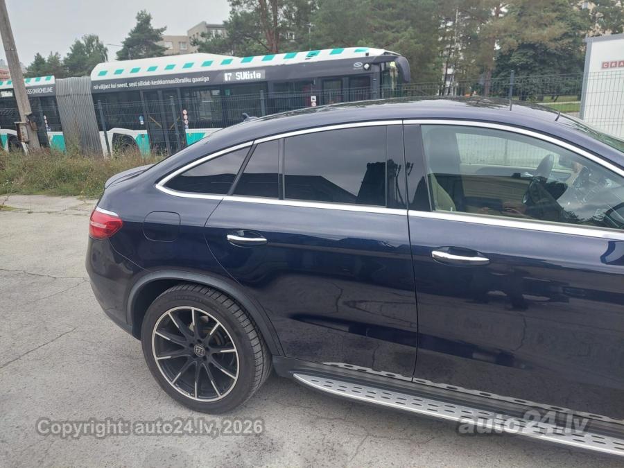 Blue Mercedes-Benz GLE-Class 2017 in Tallinn, with an engine capacity of 3.00 L and mileage of 153 thousand km for 27500 €, photo 7 on AUTOMOTO.COM.LV