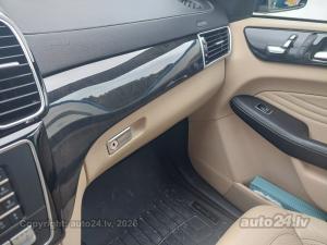Blue Mercedes-Benz GLE-Class 2017 in Tallinn, with an engine capacity of 3.00 L and mileage of 153 thousand km for 27500 €, photo 8 on AUTOMOTO.COM.LV