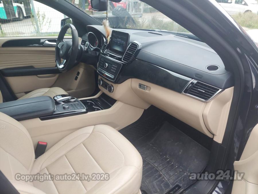 Blue Mercedes-Benz GLE-Class 2017 in Tallinn, with an engine capacity of 3.00 L and mileage of 153 thousand km for 27500 €, photo 15 on AUTOMOTO.COM.LV