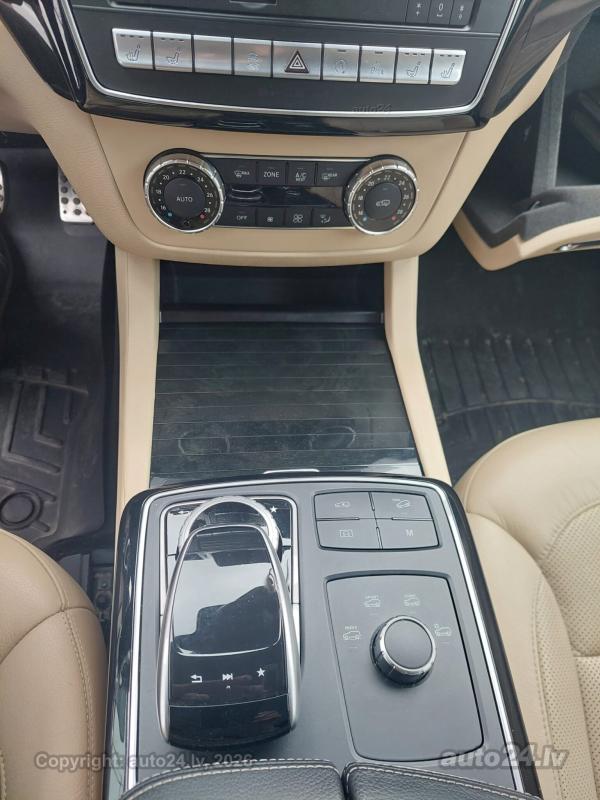 Zils Mercedes-Benz GLE-Class 2017 Tallina, ar dzinēja tilpumu 3.00 L un nobraukumu 153 tūkst. km par 27500 €, foto 9 vietnē AUTOMOTO.COM.LV