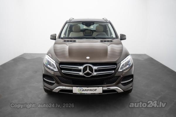 Brown Mercedes-Benz GLE-Class 2015 in Tallinn, with an engine capacity of 3.00 L and mileage of 141 thousand km for 20999 €, photo 2 on AUTOMOTO.COM.LV