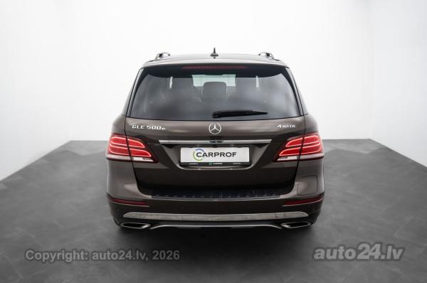 Brown Mercedes-Benz GLE-Class 2015 in Tallinn, with an engine capacity of 3.00 L and mileage of 141 thousand km for 20999 €, photo 5 on AUTOMOTO.COM.LV