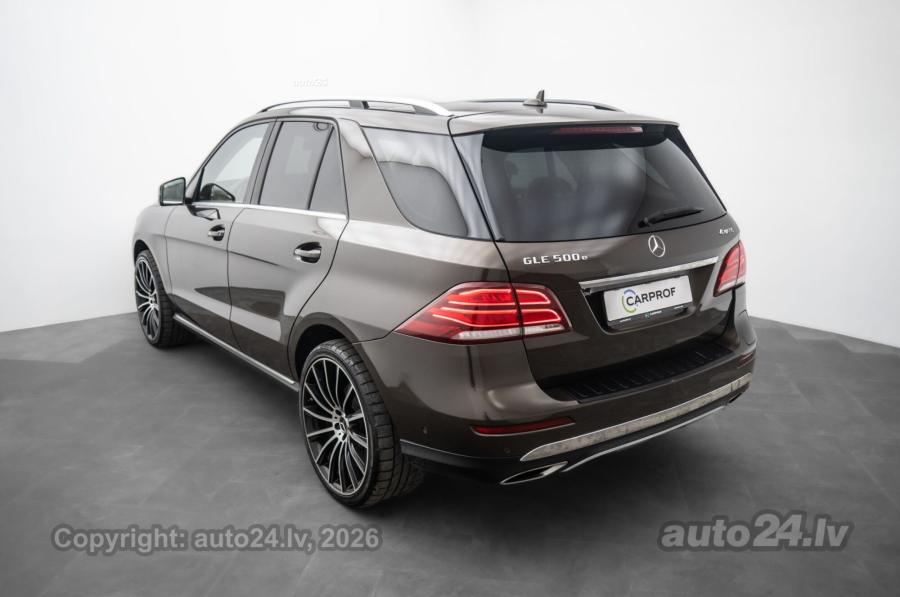 Brown Mercedes-Benz GLE-Class 2015 in Tallinn, with an engine capacity of 3.00 L and mileage of 141 thousand km for 20999 €, photo 7 on AUTOMOTO.COM.LV