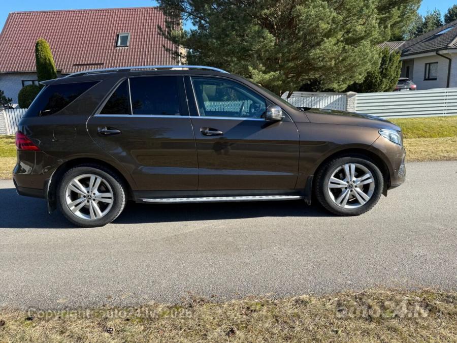 Brūns Mercedes-Benz GLE-Class 2016 Tallina, ar dzinēja tilpumu 3.00 L un nobraukumu 149 tūkst. km par 28000 €, foto 5 vietnē AUTOMOTO.COM.LV