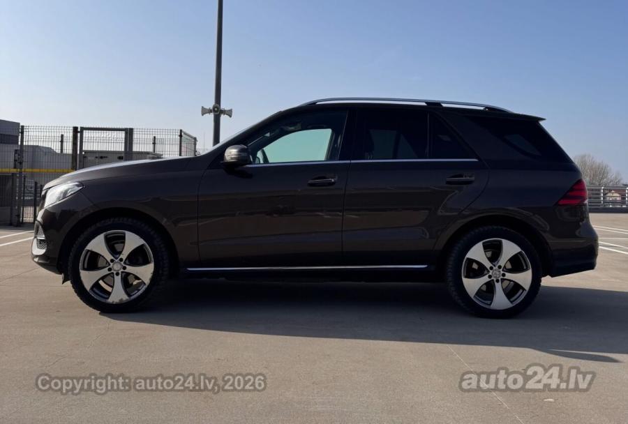 Brūns Mercedes-Benz GLE-Class 2017 Tallina, ar dzinēja tilpumu 3.00 L un nobraukumu 178 tūkst. km par 23900 €, foto 2 vietnē AUTOMOTO.COM.LV