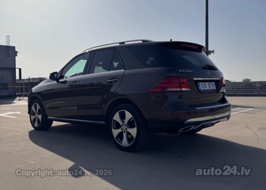 Brūns Mercedes-Benz GLE-Class 2017 Tallina, ar dzinēja tilpumu 3.00 L un nobraukumu 178 tūkst. km par 23900 €, foto 3 vietnē AUTOMOTO.COM.LV