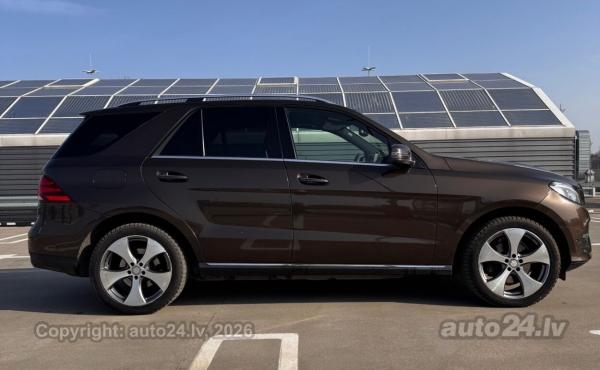 Brown Mercedes-Benz GLE-Class 2017 in Tallinn, with an engine capacity of 3.00 L and mileage of 178 thousand km for 23900 €, photo 6 on AUTOMOTO.COM.LV