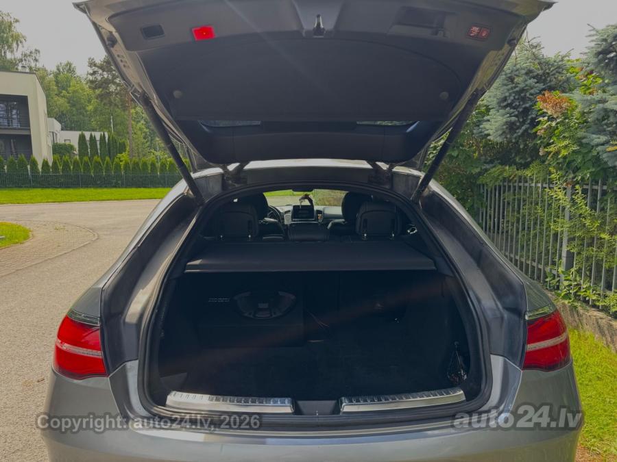 Pelēks Mercedes-Benz GLE-Class 2016 Tallina, ar dzinēja tilpumu 3.50 L un nobraukumu 218 tūkst. km par 31000 €, foto 21 vietnē AUTOMOTO.COM.LV