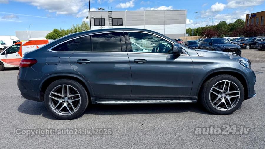 Pelēks Mercedes-Benz GLE-Class 2016 Tallina, ar dzinēja tilpumu 3.00 L un nobraukumu 170 tūkst. km par 27990 €, foto 6 vietnē AUTOMOTO.COM.LV