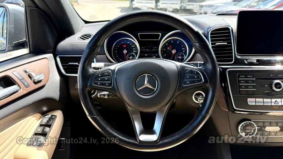 Pelēks Mercedes-Benz GLE-Class 2016 Tallina, ar dzinēja tilpumu 3.00 L un nobraukumu 170 tūkst. km par 27990 €, foto 13 vietnē AUTOMOTO.COM.LV