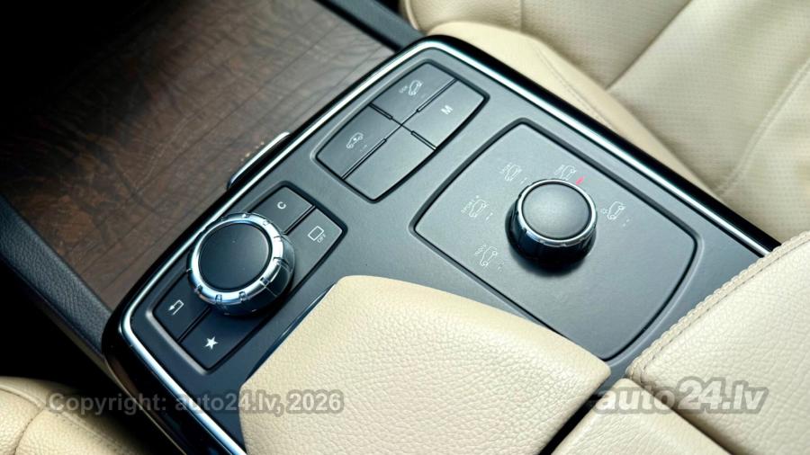Pelēks Mercedes-Benz GLE-Class 2016 Tallina, ar dzinēja tilpumu 3.00 L un nobraukumu 170 tūkst. km par 27990 €, foto 17 vietnē AUTOMOTO.COM.LV