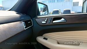Pelēks Mercedes-Benz GLE-Class 2016 Tallina, ar dzinēja tilpumu 3.00 L un nobraukumu 170 tūkst. km par 27990 €, foto 18 vietnē AUTOMOTO.COM.LV