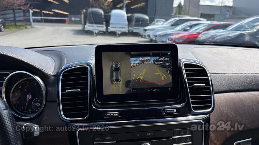Pelēks Mercedes-Benz GLE-Class 2016 Tallina, ar dzinēja tilpumu 3.00 L un nobraukumu 170 tūkst. km par 27990 €, foto 19 vietnē AUTOMOTO.COM.LV