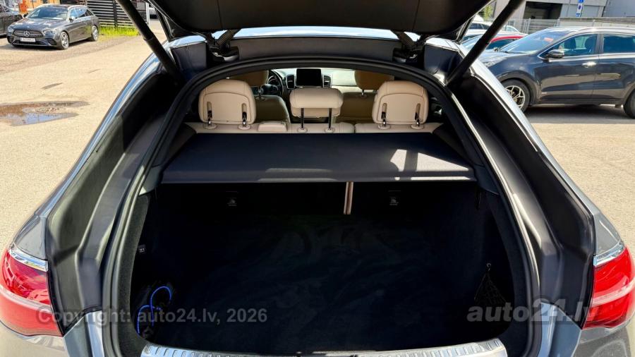 Pelēks Mercedes-Benz GLE-Class 2016 Tallina, ar dzinēja tilpumu 3.00 L un nobraukumu 170 tūkst. km par 27990 €, foto 29 vietnē AUTOMOTO.COM.LV