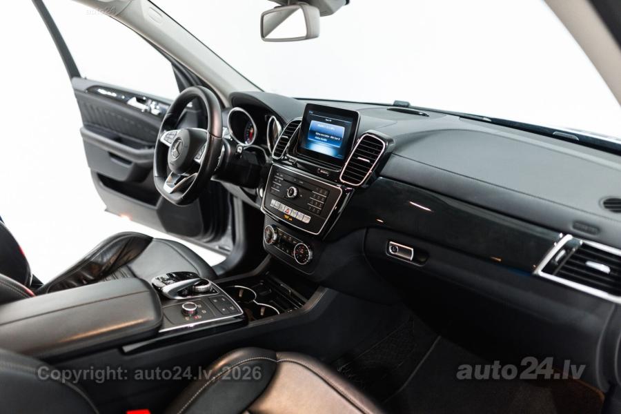 Pelēks Mercedes-Benz GLE-Class 2016 Tallina, ar dzinēja tilpumu 3.00 L un nobraukumu 199 tūkst. km par 18990 €, foto 16 vietnē AUTOMOTO.COM.LV