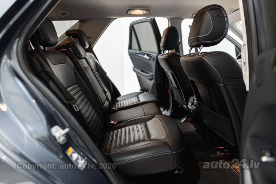 Pelēks Mercedes-Benz GLE-Class 2016 Tallina, ar dzinēja tilpumu 3.00 L un nobraukumu 199 tūkst. km par 18990 €, foto 18 vietnē AUTOMOTO.COM.LV