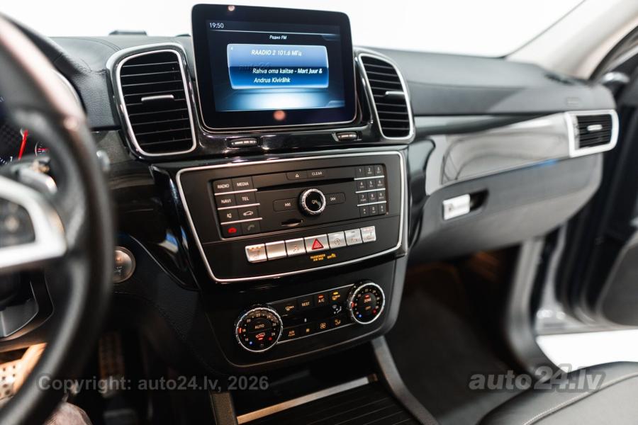 Pelēks Mercedes-Benz GLE-Class 2016 Tallina, ar dzinēja tilpumu 3.00 L un nobraukumu 199 tūkst. km par 18990 €, foto 22 vietnē AUTOMOTO.COM.LV