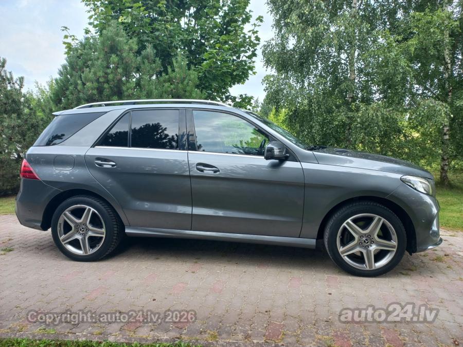 Grey Mercedes-Benz GLE-Class 2017 in Tartu, with an engine capacity of 3.00 L and mileage of 175 thousand km for 29900 €, photo 8 on AUTOMOTO.COM.LV