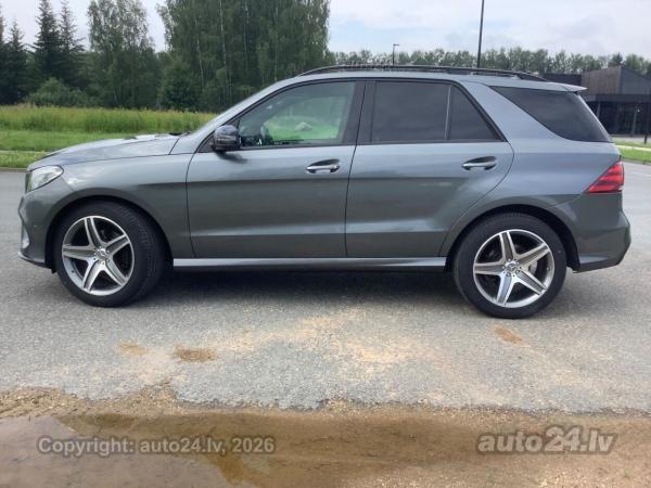 Grey Mercedes-Benz GLE-Class 2018 in Tallinn, with an engine capacity of 3.00 L and mileage of 190 thousand km for 29999 €, photo 2 on AUTOMOTO.COM.LV