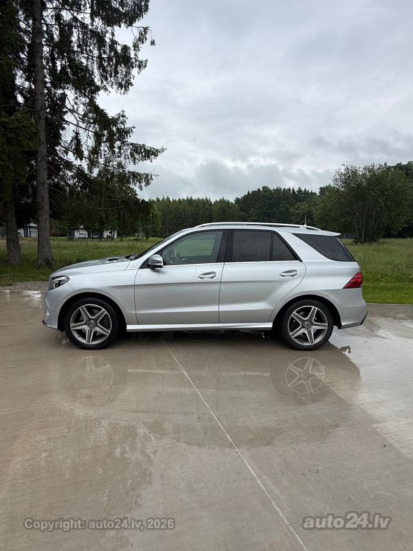 Grey Mercedes-Benz GLE-Class 2019 in Narva, with an engine capacity of 3.00 L and mileage of 271 thousand km for 25000 €, photo 7 on AUTOMOTO.COM.LV