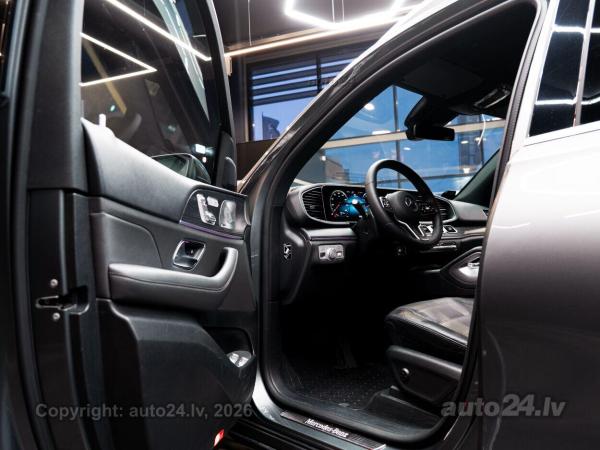 Pelēks Mercedes-Benz GLE-Class 2020 Tallina, ar dzinēja tilpumu 3.00 L un nobraukumu 73 tūkst. km par 52500 €, foto 4 vietnē AUTOMOTO.COM.LV
