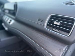 Pelēks Mercedes-Benz GLE-Class 2020 Tallina, ar dzinēja tilpumu 2.00 L un nobraukumu 156 tūkst. km par 49900 €, foto 25 vietnē AUTOMOTO.COM.LV