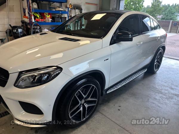 White Mercedes-Benz GLE-Class 2016 in Tallinn, with an engine capacity of 3.00 L and mileage of 141 thousand km for 32500 €, photo 2 on AUTOMOTO.COM.LV