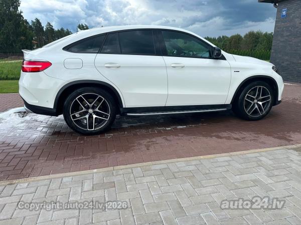 White Mercedes-Benz GLE-Class 2016 in Tallinn, with an engine capacity of 3.00 L and mileage of 141 thousand km for 32500 €, photo 5 on AUTOMOTO.COM.LV