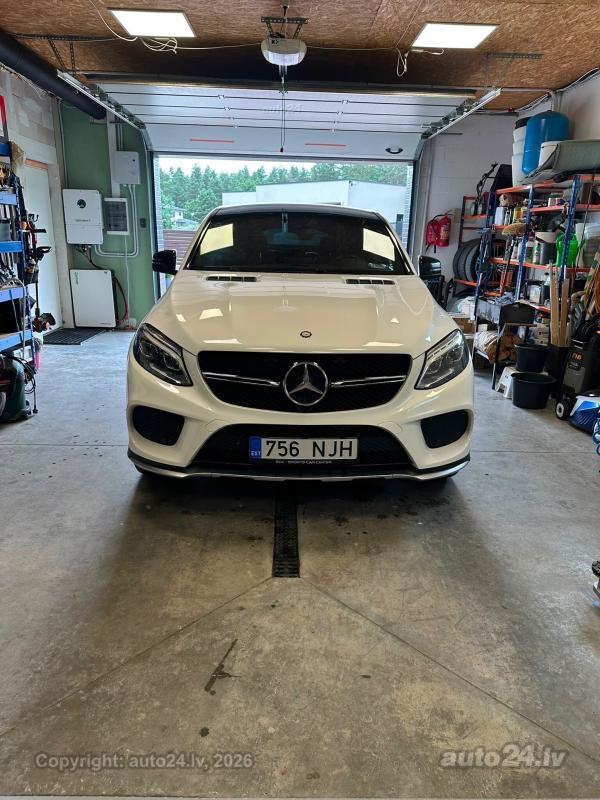 White Mercedes-Benz GLE-Class 2016 in Tallinn, with an engine capacity of 3.00 L and mileage of 141 thousand km for 32500 €, photo 6 on AUTOMOTO.COM.LV
