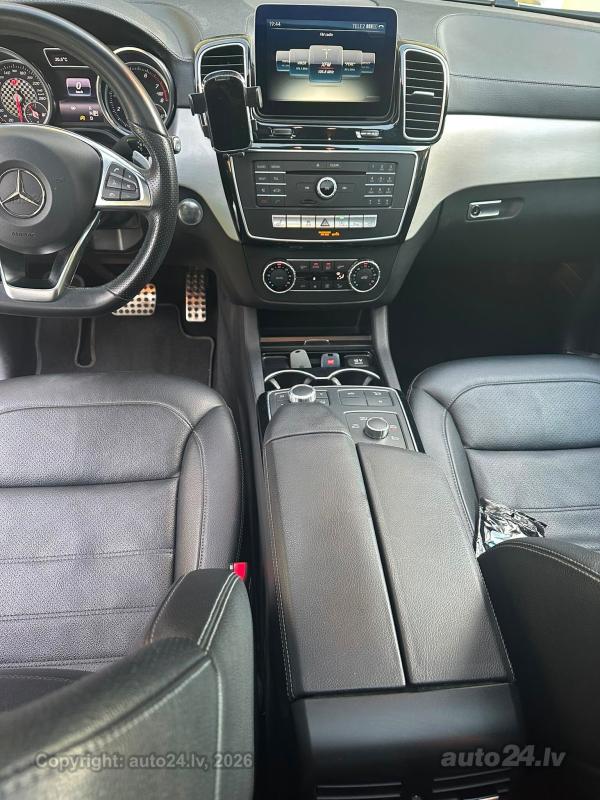 White Mercedes-Benz GLE-Class 2016 in Tallinn, with an engine capacity of 3.00 L and mileage of 141 thousand km for 32500 €, photo 10 on AUTOMOTO.COM.LV