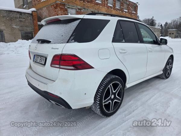 White Mercedes-Benz GLE-Class 2017 in Tallinn, with an engine capacity of 3.00 L and mileage of 400 thousand km for 20000 €, photo 5 on AUTOMOTO.COM.LV