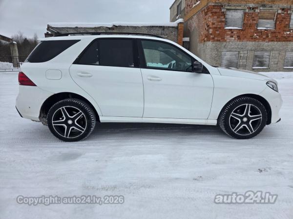 White Mercedes-Benz GLE-Class 2017 in Tallinn, with an engine capacity of 3.00 L and mileage of 400 thousand km for 20000 €, photo 6 on AUTOMOTO.COM.LV