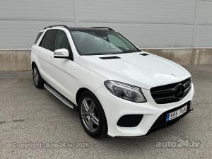 White Mercedes-Benz GLE-Class 2017 in Tartu, with an engine capacity of 3.00 L and mileage of 200 thousand km for 26300 €, photo 4 on AUTOMOTO.COM.LV