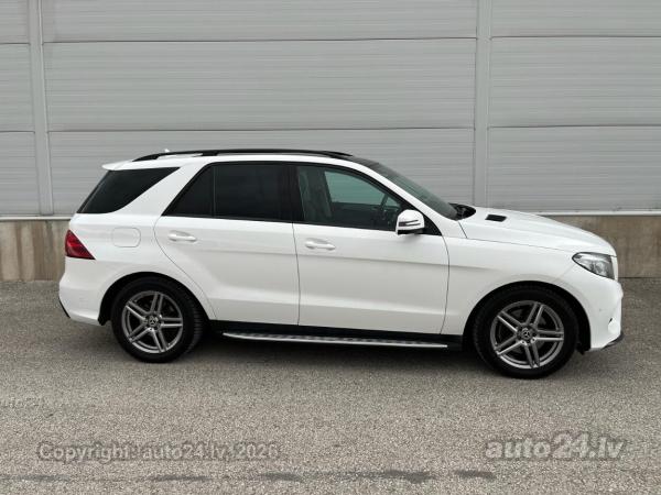 White Mercedes-Benz GLE-Class 2017 in Tartu, with an engine capacity of 3.00 L and mileage of 200 thousand km for 26300 €, photo 5 on AUTOMOTO.COM.LV