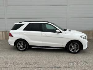 White Mercedes-Benz GLE-Class 2017 in Tartu, with an engine capacity of 3.00 L and mileage of 200 thousand km for 26300 €, photo 6 on AUTOMOTO.COM.LV